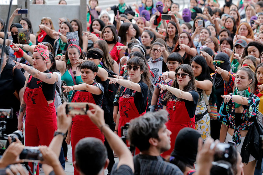 Une plainte contre le groupe féministe "Las Tesis" - ZIN TV